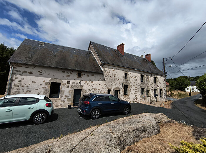 Maison à vendre - Saint-Agnant-de-Versillat - 6 pièces - 4 chambres