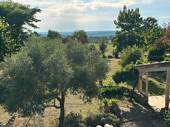 Maison à vendre - Thiviers - 6 pièces - 3 chambres