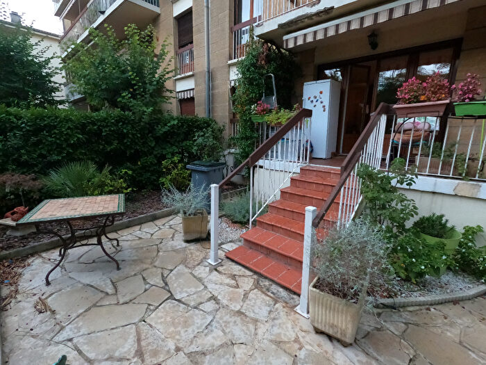 Appartement à louer - Aix-en-Provence, Saint-Donat, Les Platanes - 4 pièces - 2 chambres