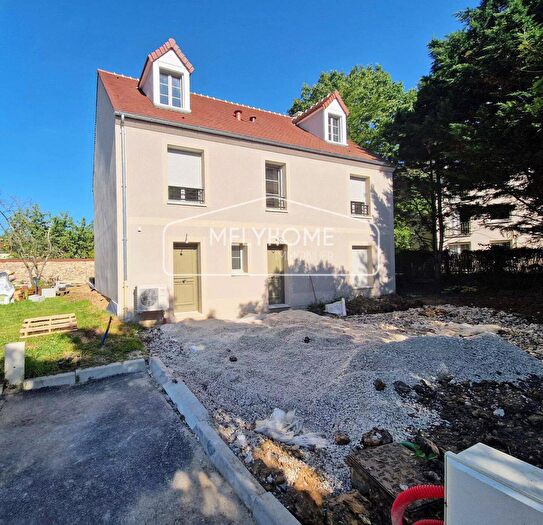 Maison 8 pièces à Beausoleil-Grenonvilliers, Rambouillet, à louer