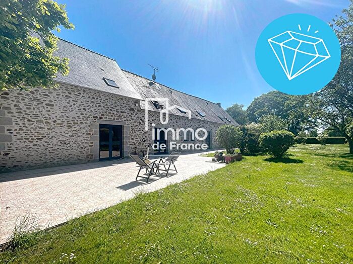Maison 10 pièces à Évron, à vendre