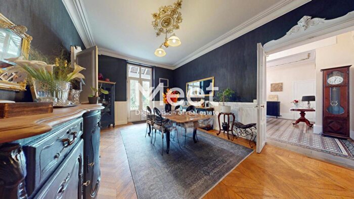 Maison à vendre - Saint-Amand-en-Puisaye - 9 pièces - 6 chambres