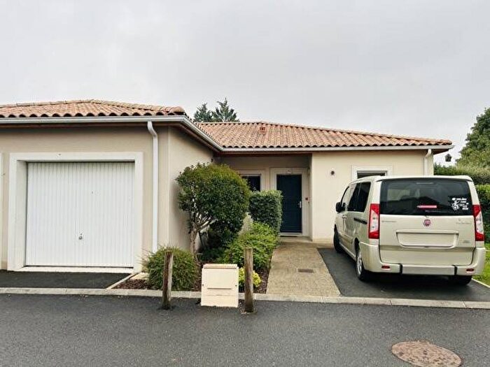 Maison à louer - Vouneuil-sous-Biard - 4 pièces - 3 chambres