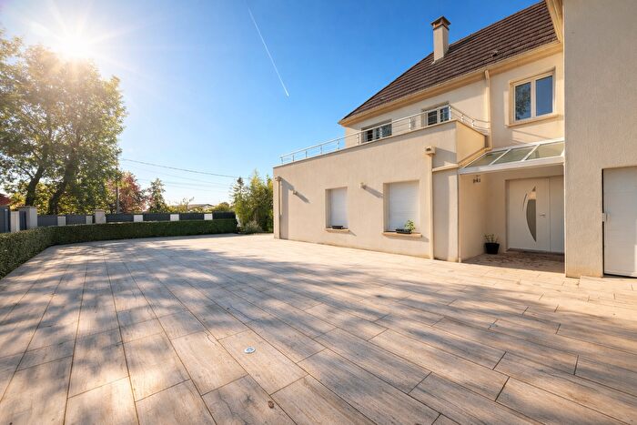 Maison à vendre - Crécy-la-Chapelle - 6 pièces - 4 chambres