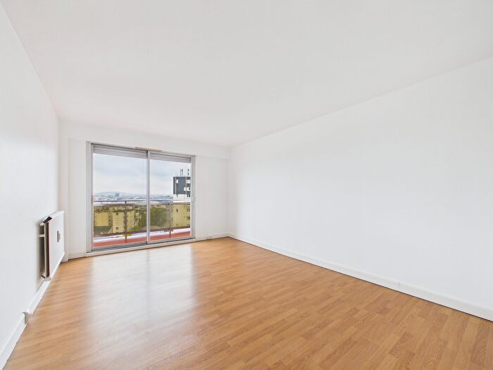 Appartement à louer - Issy-les-Moulineaux, Centre-ville, Corentin Celton, Les Varennes - 1 pièce