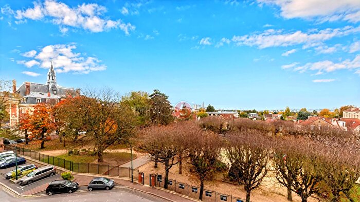 Appartement à vendre - Le Raincy, Centre-ville, Mairie, Thiers - 4 pièces - 2 chambres