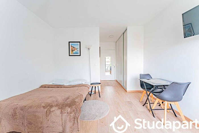 Appartement à louer - Hôtel de Ville, Courbevoie - 1 pièce