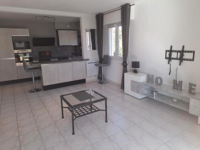 Appartement à louer - Saint-Raphaël, Centre-ville - 3 pièces - 2 chambres