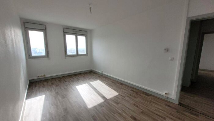 Appartement à louer - Cité Bretonnie-Chatelet-Favieres-Conches, Montluçon - 3 pièces - 2 chambres