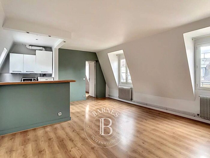 Appartement à louer - Batignolles-Cardinet, Paris ème arrondissement - 2 pièces - 1 chambre