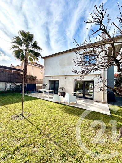 Maison à louer - Marseille ème arrondissement - 5 pièces - 4 chambres