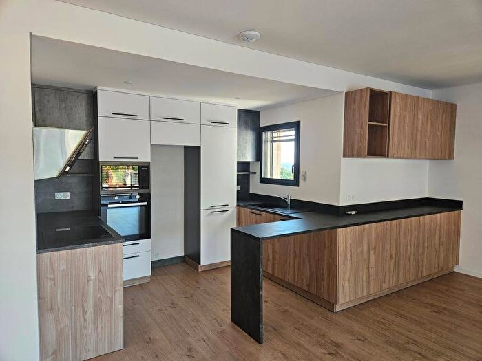 Maison à louer - Saint-Clair-du-Rhône - 5 pièces - 4 chambres