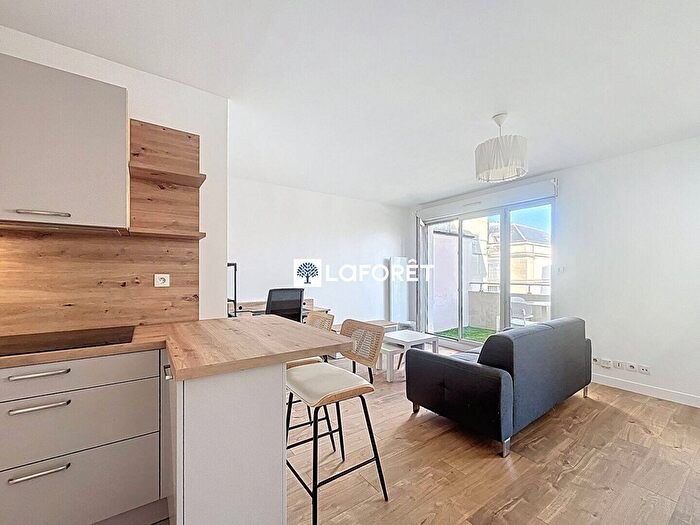 Appartement à louer - La Fontaine-Parc des Sceaux-Croix de Berny-Centre Ville, Antony - 1 pièce