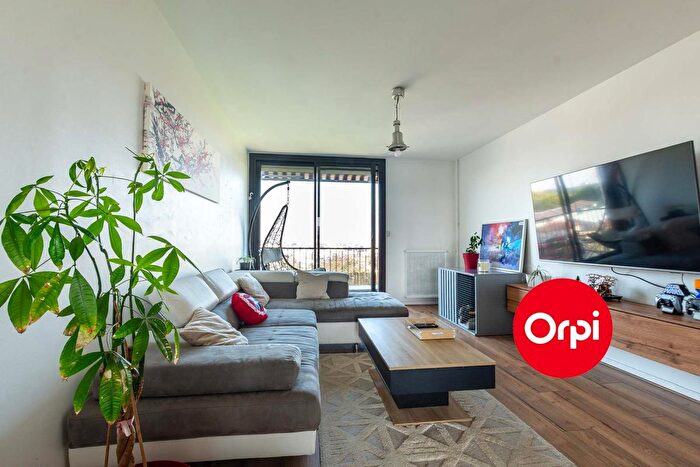 Appartement à vendre - Saint-Priest, Bel-Air - 4 pièces - 3 chambres
