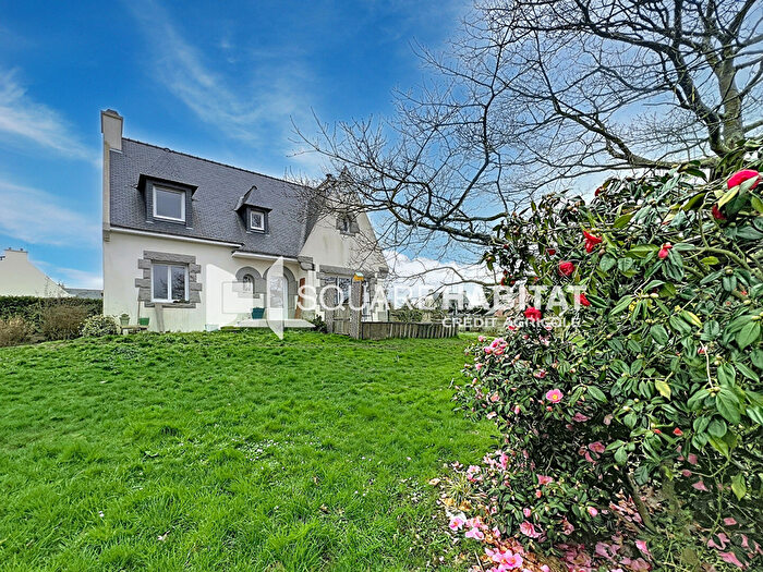 Maison à vendre - Ploëzal - 7 pièces - 5 chambres