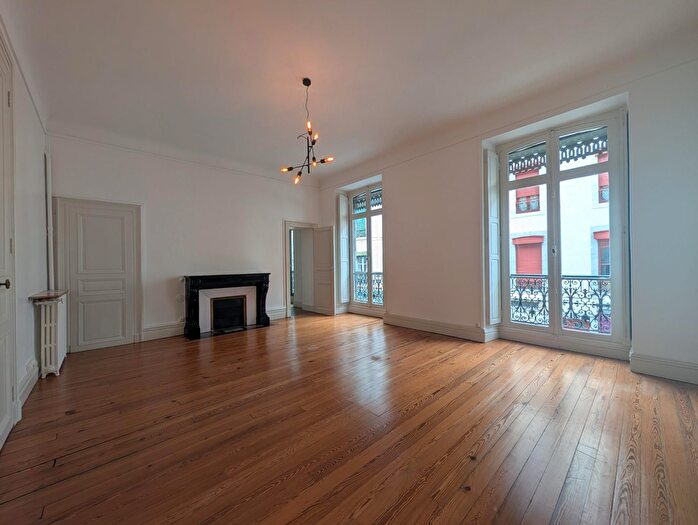 Appartement 7 pièces à louer à Pau
