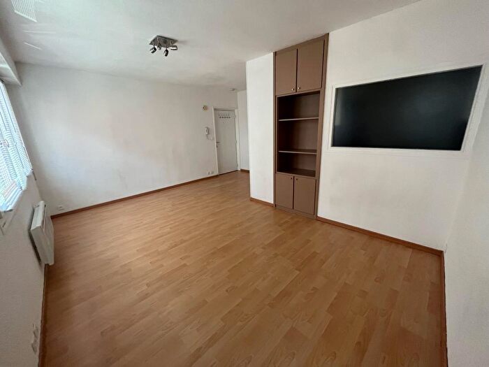 Appartement à louer - Rodez, Centre historique, Vieux-Rodez - 1 pièce - 1 chambre