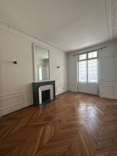 Appartement 2 pièces à louer à Paris 8ème, Mairie