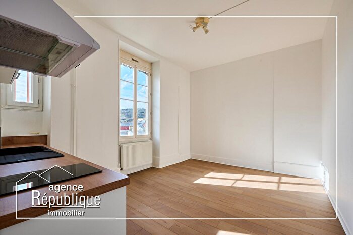 Appartement à louer - Nuits-Saint-Georges - 2 pièces - 1 chambre