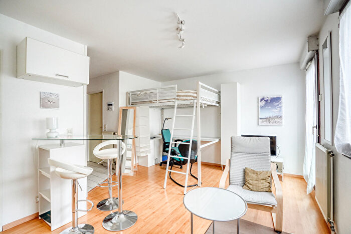 Montigny-le-Bretonneux, Saint-Quentin : Appartement 1 pièce à louer
