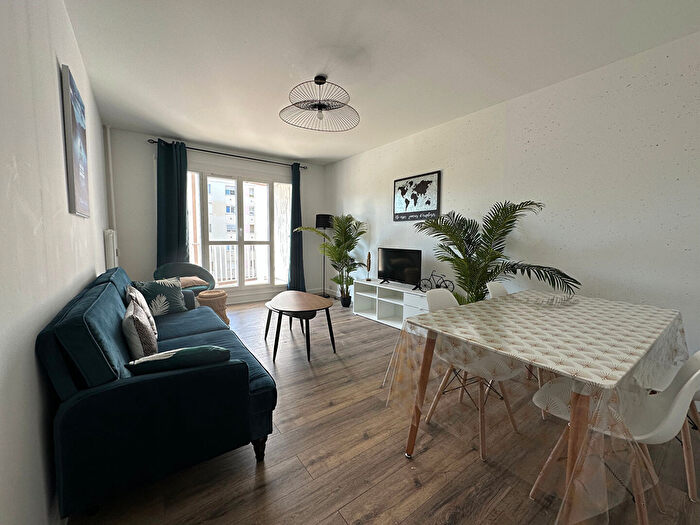 Appartement à louer - Vand uvre-lès-Nancy, Centre-ville, Vandoeuvre Nations - 1 pièce - 4 chambres