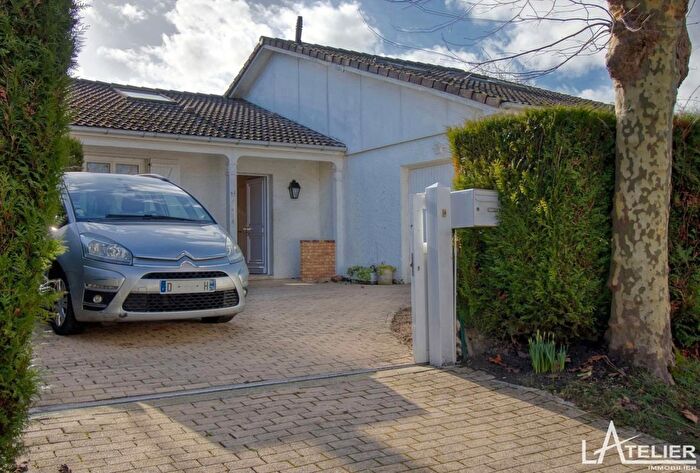 Maison à vendre - Mareil-sur-Mauldre - 7 pièces - 5 chambres