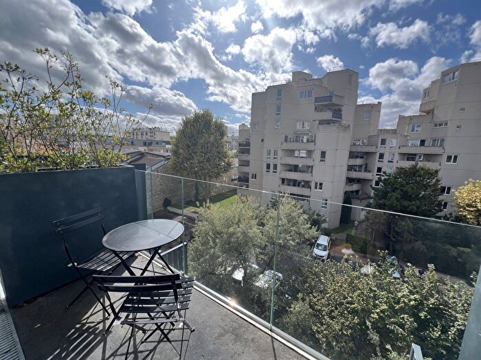 Appartement à louer - Cité Pierre et Marie Curie, Ivry-sur-Seine - 1 pièce