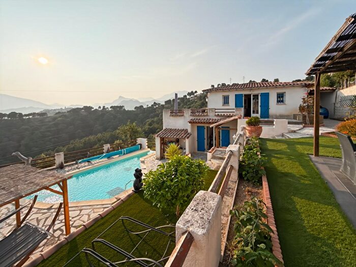 Maison à vendre - Saint-Martin-du-Var - 5 pièces - 4 chambres