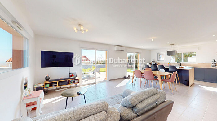 Maison à vendre - Saint-André-dApchon - 5 pièces - 4 chambres