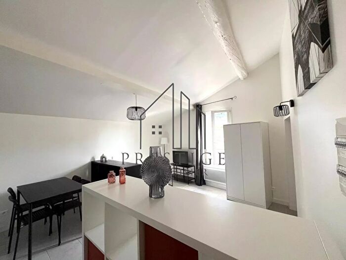 Appartement à louer - Cuges-les-Pins - 1 pièce