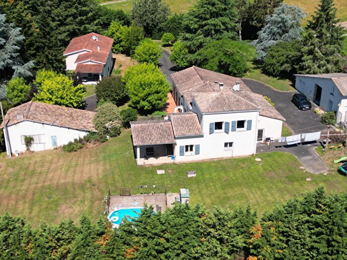 Maison 14 pièces à Chevanceaux, à vendre