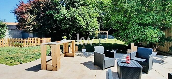 Maison à vendre - Saint-Christophe - 5 pièces - 4 chambres