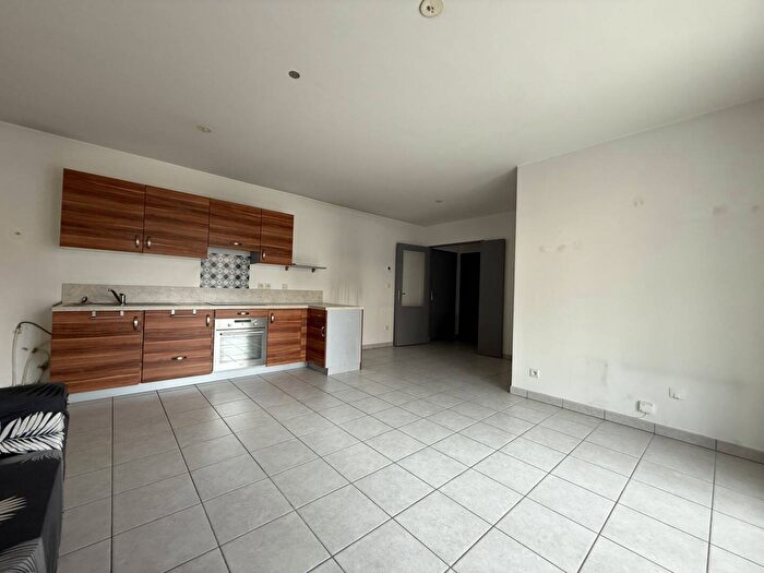 Appartement à louer - Perica-La Roue, Rillieux-la-Pape - 3 pièces - 2 chambres