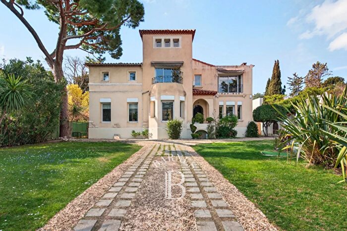 Maison à vendre - Marseille e , Saint-Giniez - 6 pièces - 4 chambres