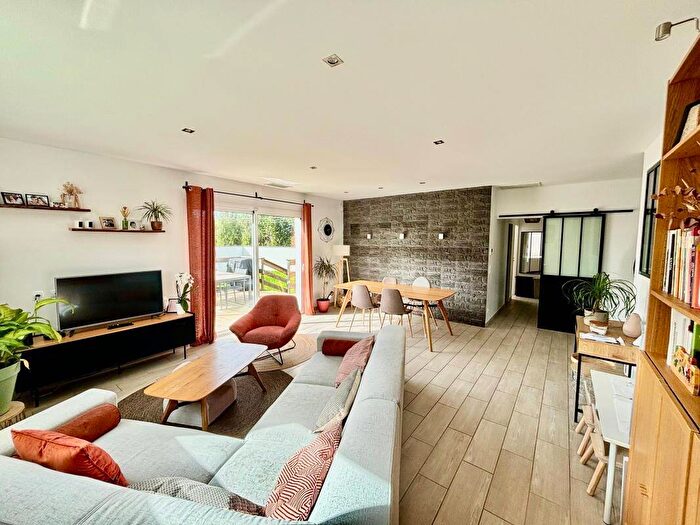 Maison à louer - Lagrave-Le Bourg, Ambarès-et-Lagrave - 4 pièces - 3 chambres