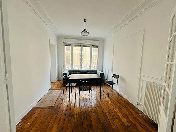 Appartement à louer - Reims, Centre-ville - 4 pièces - 3 chambres