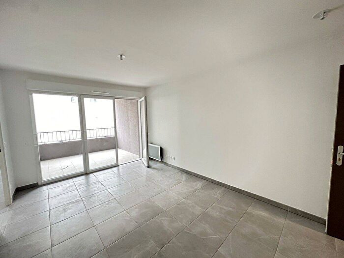 Appartement à louer - Zone Industrielle, Arles - 2 pièces - 1 chambre