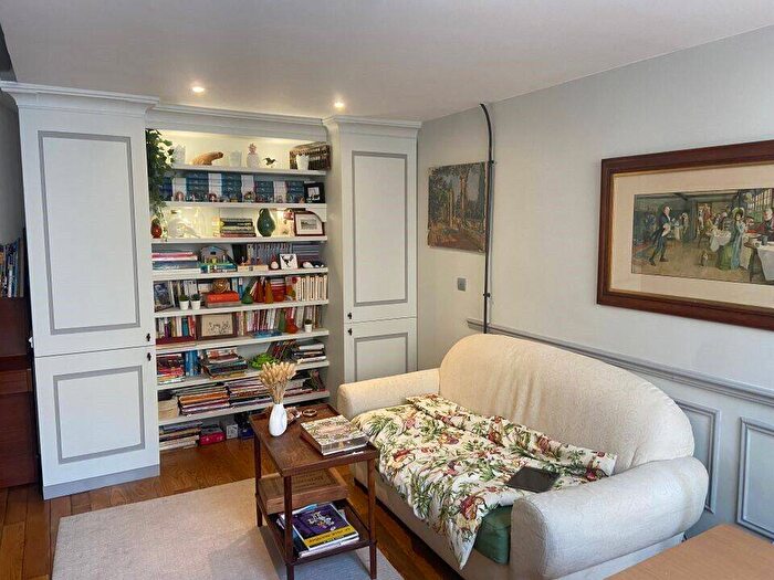 Appartement à louer - Domaine National du Château, Versailles - 3 pièces - 2 chambres