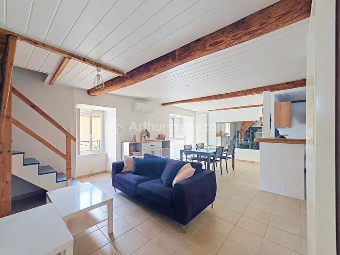 Maison 4 pièces à Saint-Genès-Champanelle, à louer