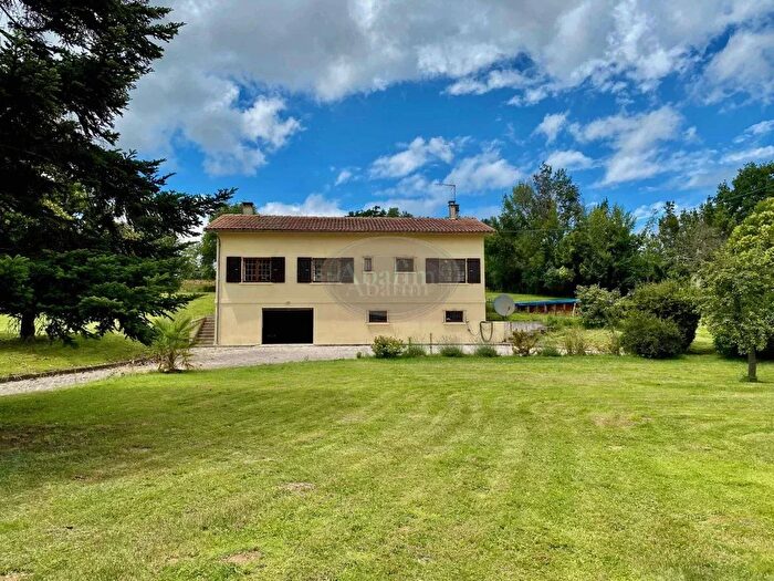 Maison à vendre - Castelnau-Magnoac - 5 pièces - 3 chambres