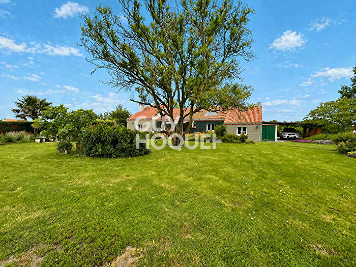 Maison 8 pièces à Montbert, à vendre