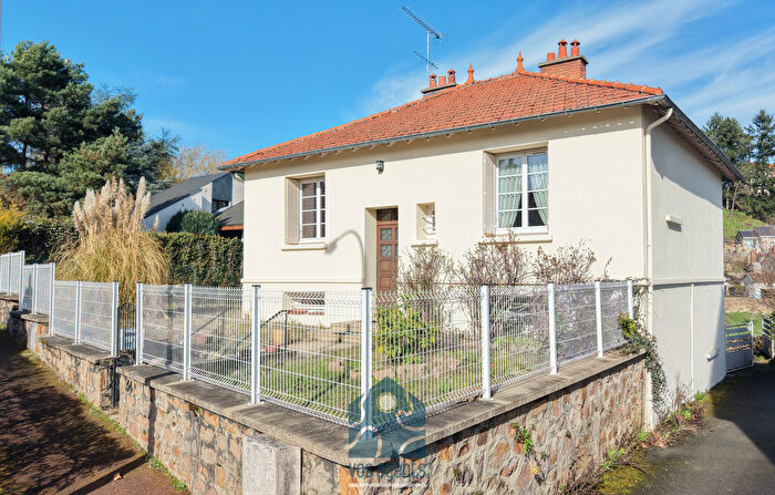 Maison à vendre - Saint-Éloy-les-Mines - 5 pièces - 2 chambres