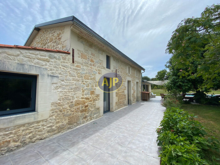 Jau-Dignac-et-Loirac : Maison 6 pièces à vendre