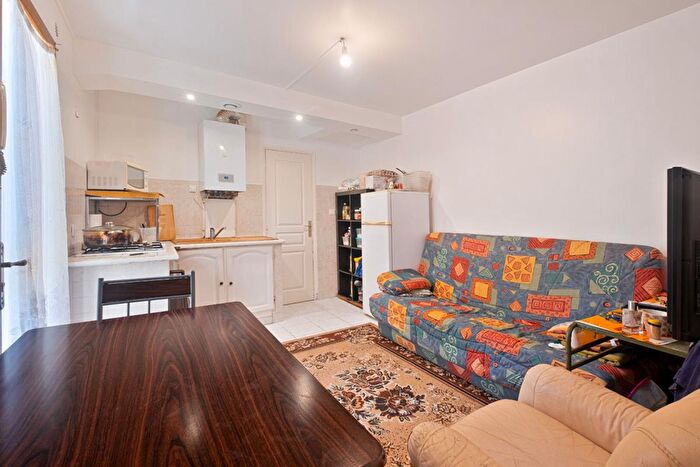 Maisons à vendre et appartements à louer - 1
