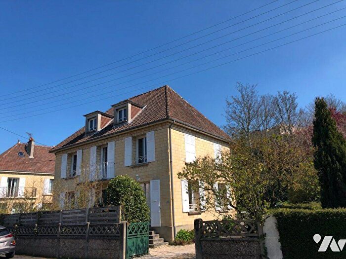 Maison 7 pièces à louer à Hastings, Caen
