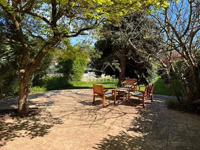 Maison à vendre - Laragne-Montéglin - 10 pièces - 6 chambres