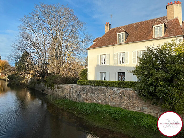 Maison à vendre - Saint-Amand-Montrond - 7 pièces - 5 chambres