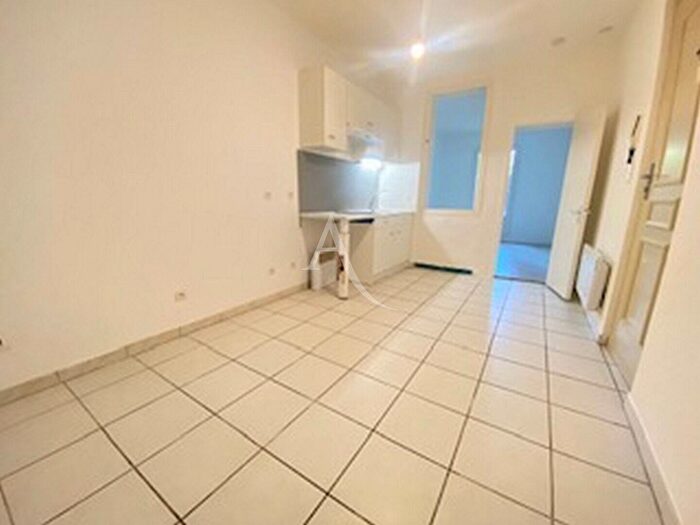 Appartement à louer - Bourg-Charité, Narbonne - 2 pièces - 1 chambre