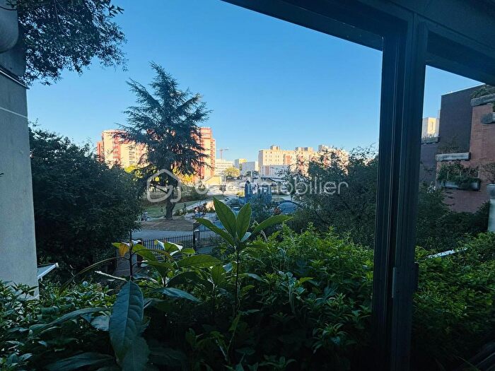 Appartement à vendre - Évry, Les Pyramides - 5 pièces - 4 chambres