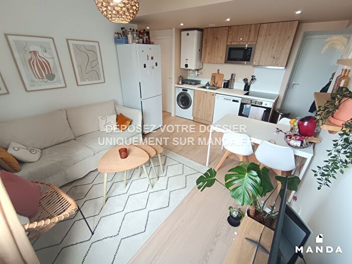Appartement à louer - Quartiers Nord-Est, Jeanne dArc - 4 pièces - 3 chambres